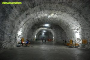 Η υπόγεια εκκλησία της Αγίας Βαρβάρας φτιαγμένη από αλάτι (ΦΩΤΟ) - Βήμα ...