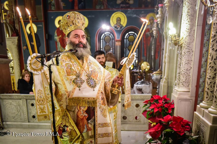 Η Θεία Λειτουργία των Χριστουγέννων στη Μητρόπολη Λαγκαδά (ΦΩΤΟ) - ΒΗΜΑ ...