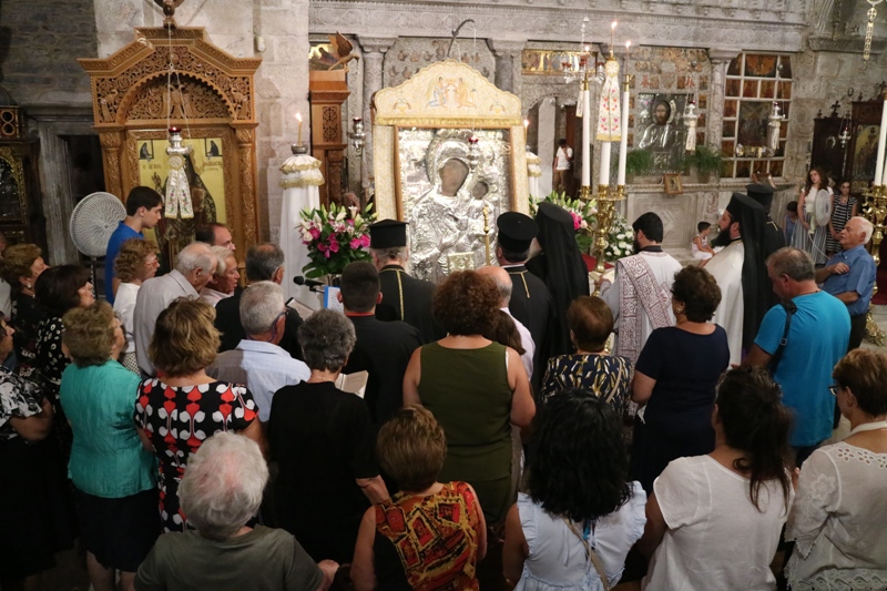 Η πρώτη Παράκληση στην Παναγία Εκατονταπυλιανή της Πάρου - ΒΗΜΑ ...