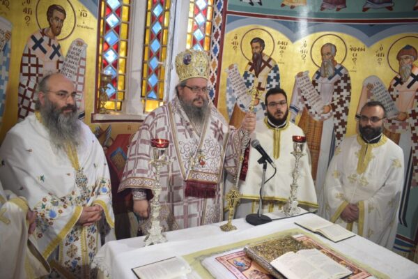 Ο Λαρίσης Ιερώνυμος εγκαινίασε τον Ναό του Αγίου Αντωνίου -Πλήθη λαού ...