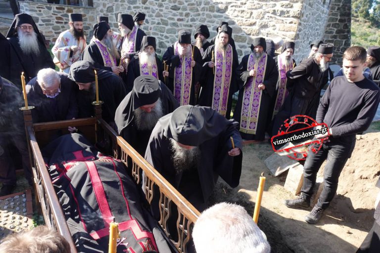 ΑΓΙΟΝ ΟΡΟΣ :Η εξόδιος Ακολουθία του π. Ανδρέα Καρακαλληνού σε βίντεο ...