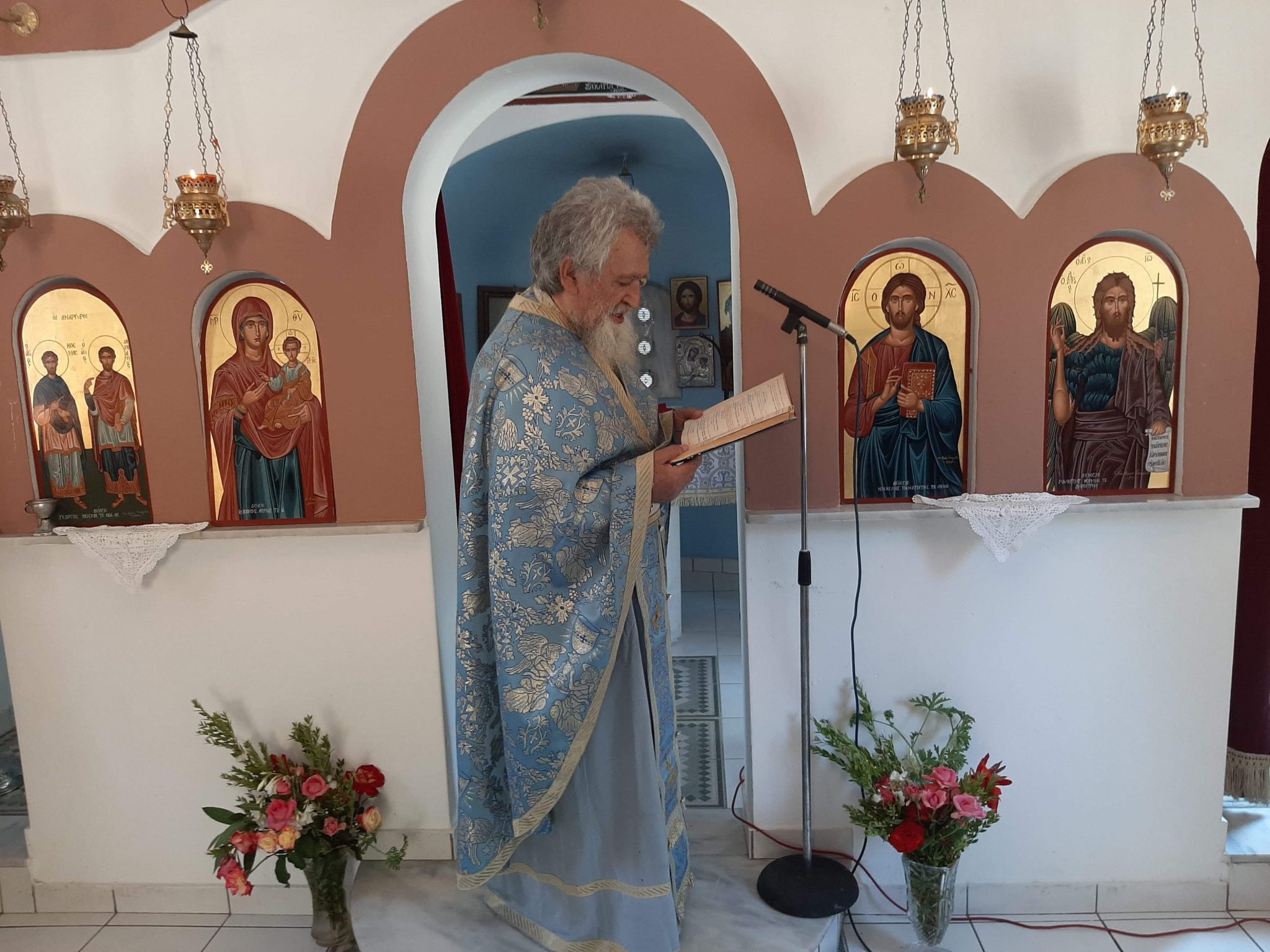 Αλιβέρι Ευβοίας: Με λαμπρότητα η εορτή των Αγίων Αναργύρων στο εξωκλησι ...