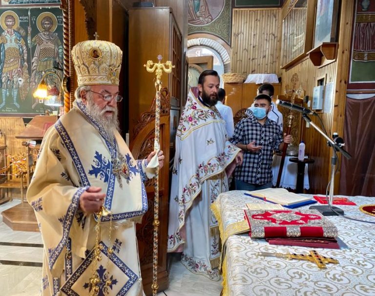 Απονομή οφφικίου από τον Μητροπολίτη Ελευθερουπόλεως Χρυσόστομος - ΒΗΜΑ ...