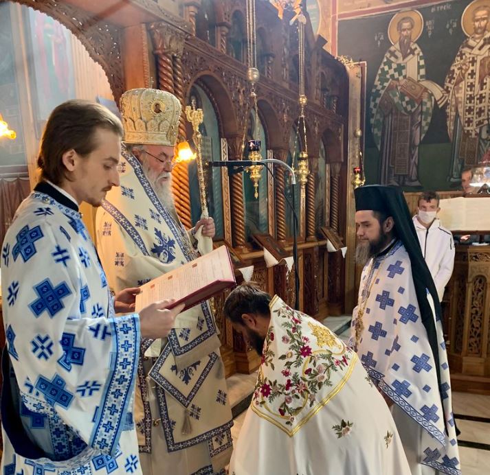 Απονομή οφφικίου από τον Μητροπολίτη Ελευθερουπόλεως Χρυσόστομος - ΒΗΜΑ ...