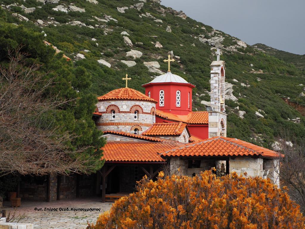 Άνοιξε για τους πιστούς το Ιερό Μετόχιο του Αγίου Παντελεήμoνoς ...