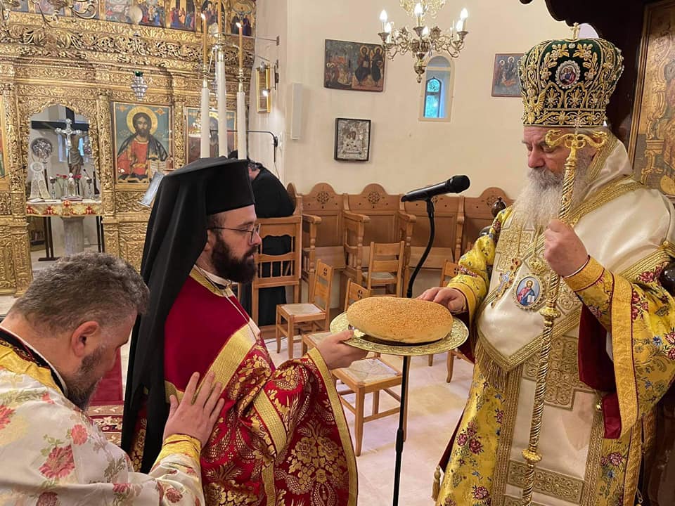 Ύδρα: Ο Μητροπολίτης Εφραίμ ευχήθηκε στον εορτάζοντα Αρχιερατικό ...