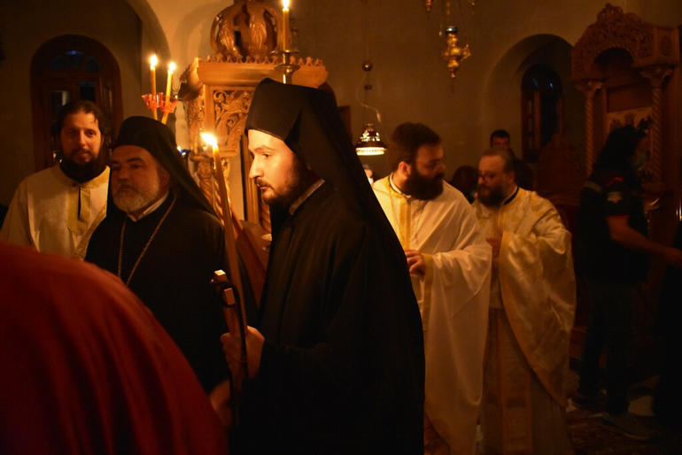Κουρά μοναχού στην Ιερά Μονή Οσίου Μαξίμου του Καυσοκαλύβη Παπικίου ...