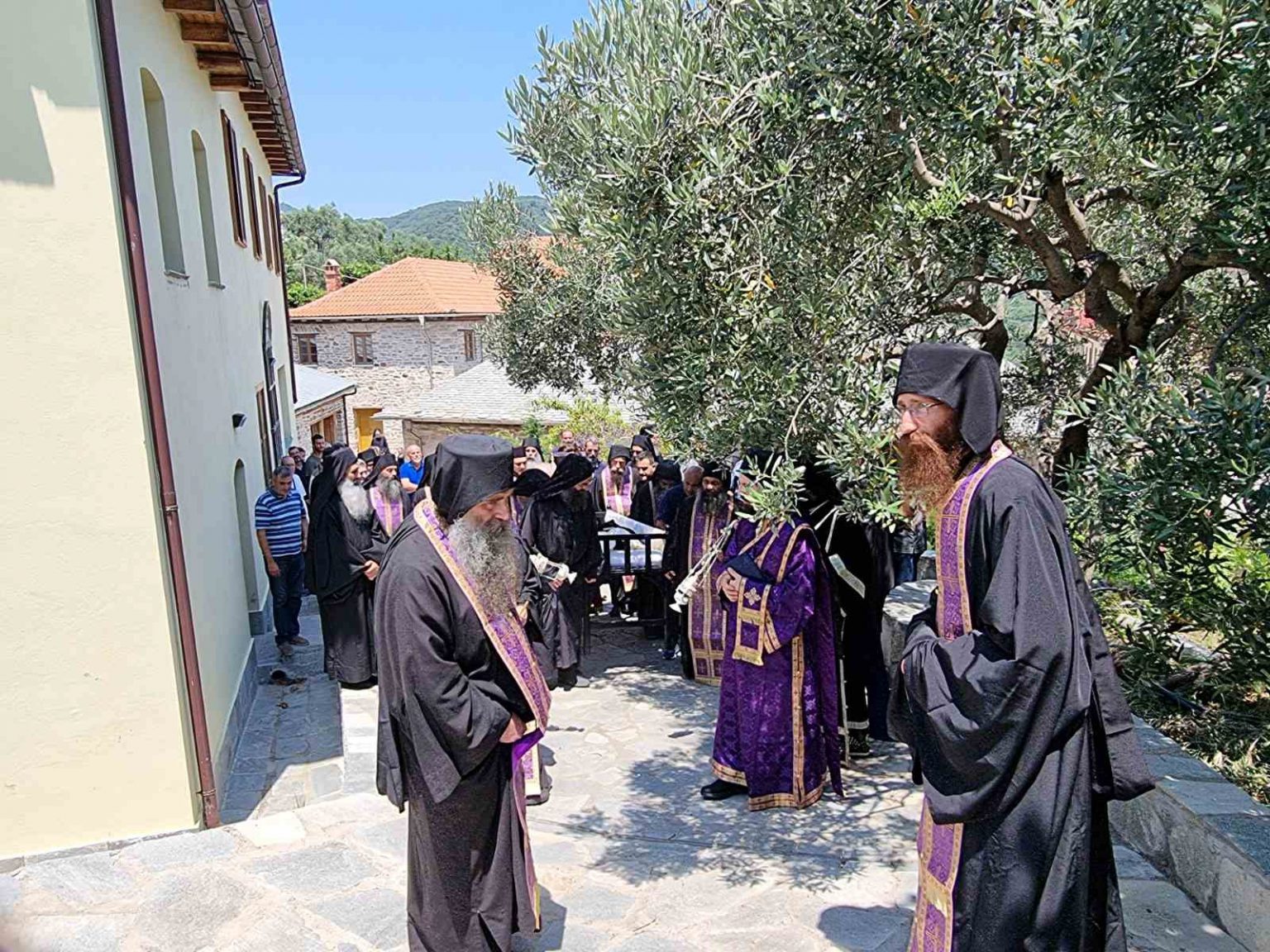 Άγιον Όρος: Τελέστηκε η Εξόδιος Ακολουθία του μακαριστού Γέροντα ...