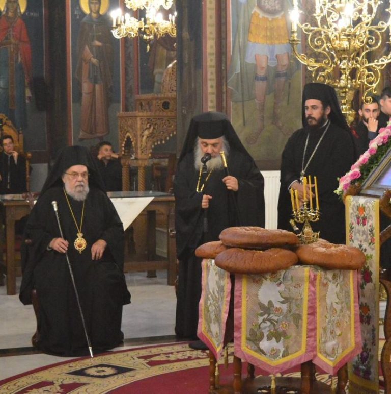 Η Έδεσσα υποδέχθηκε την Τιμία Κάρα του Αγίου Καλλινίκου - ΒΗΜΑ ...