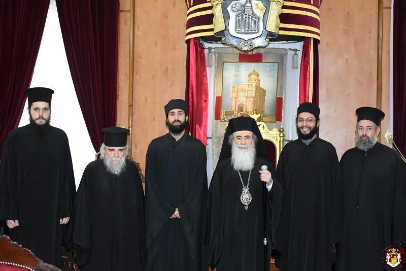 ΙΕΡΟΣΟΛΥΜΑ: Ευχές από τον Πατριάρχη στους νέους δoκίμους μοναχούς ...
