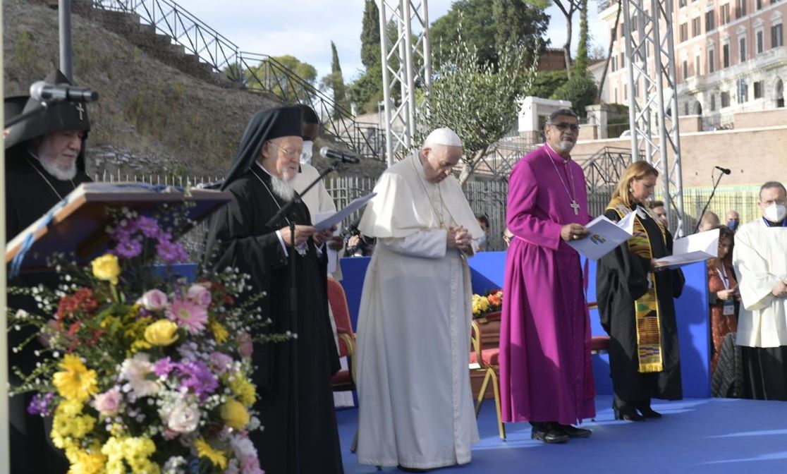Συμπροσευχή Πάπα και Πατριάρχη Βαρθολομαίου πριν λίγο στο Κολοσσαίο της ...