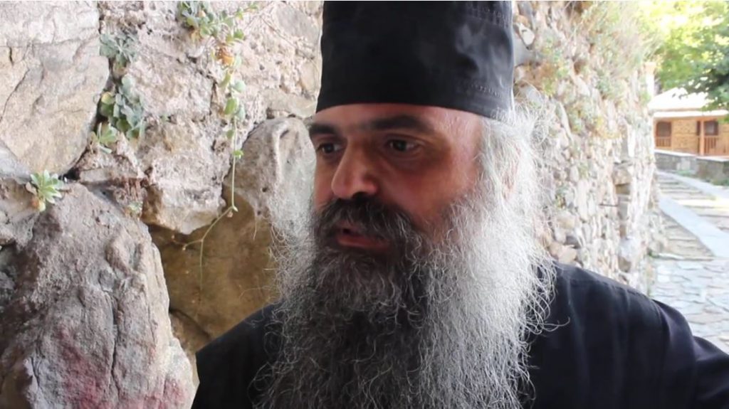 Σκήτη Αγίας Αννης Αγίου Ορους: Ερημίτης ΣΥΓΚΛΟΝΙΖΕΙ - "Μόνο έτσι θα σας ...