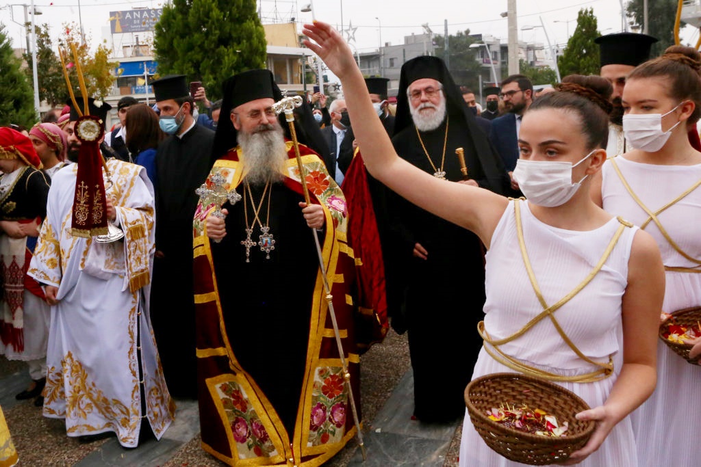 Ενθρόνιση μητροπολίτη Περιστερίου: Κλήρος και λαός υποδέχτηκαν τον ...