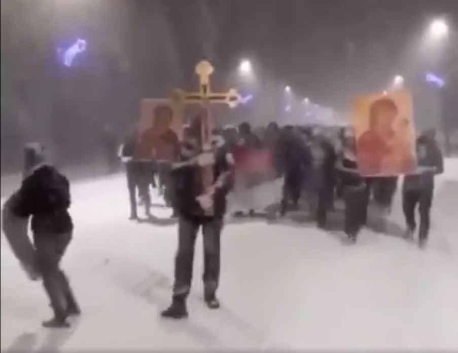 Συγκλονιστικό! Λιτανεία μέσα στον παγετό και στο χιόνι (ΒΙΝΤΕΟ) - ΒΗΜΑ ...