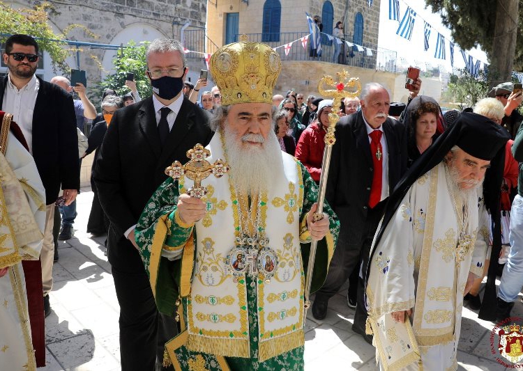 Γιατί ανάβουμε καντήλι στους τάφους; - ΒΗΜΑ ΟΡΘΟΔΟΞΙΑΣ
