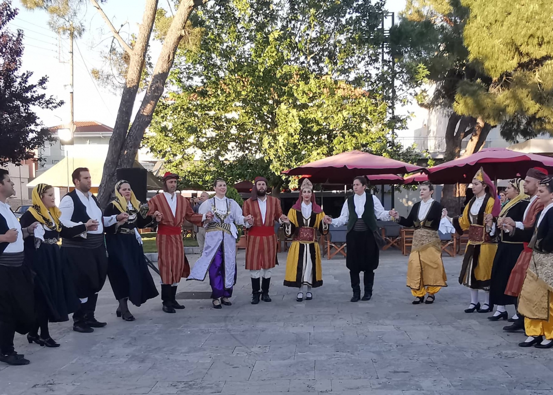 Αγιοι Κωνσταντίνος και Ελένη: Ποιοι είναι ο Αγιοι που γιορτάζουν σήμερα ...
