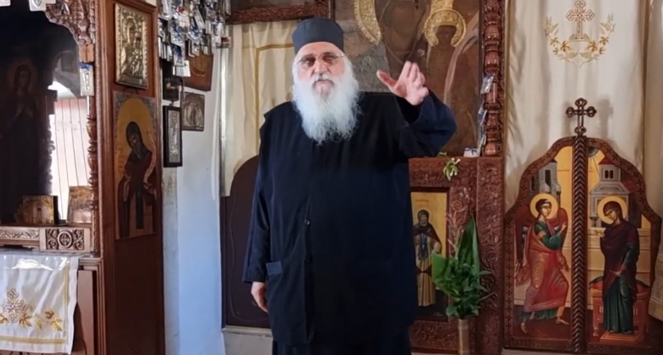 Ο Γέροντας Παρθένιος (Ηγούμενος της Ι.Μ. Οδηγήτριας) μιλάει για το ...