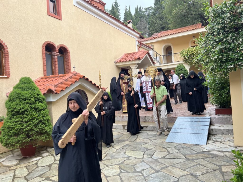 Η Εξόδιος Ακολουθία της μακαριστής μοναχής Φιλοθέης στη Μονή ...