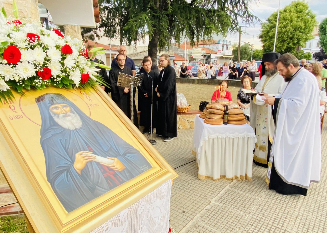 Γιατί ανάβουμε καντήλι στους τάφους; - ΒΗΜΑ ΟΡΘΟΔΟΞΙΑΣ