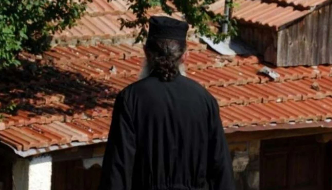 ΛΑΡΙΣΑ: Πρώην ιερομόναχος πηγαίνει σε σπίτια και τελεί ιερές Ακολουθίες ...