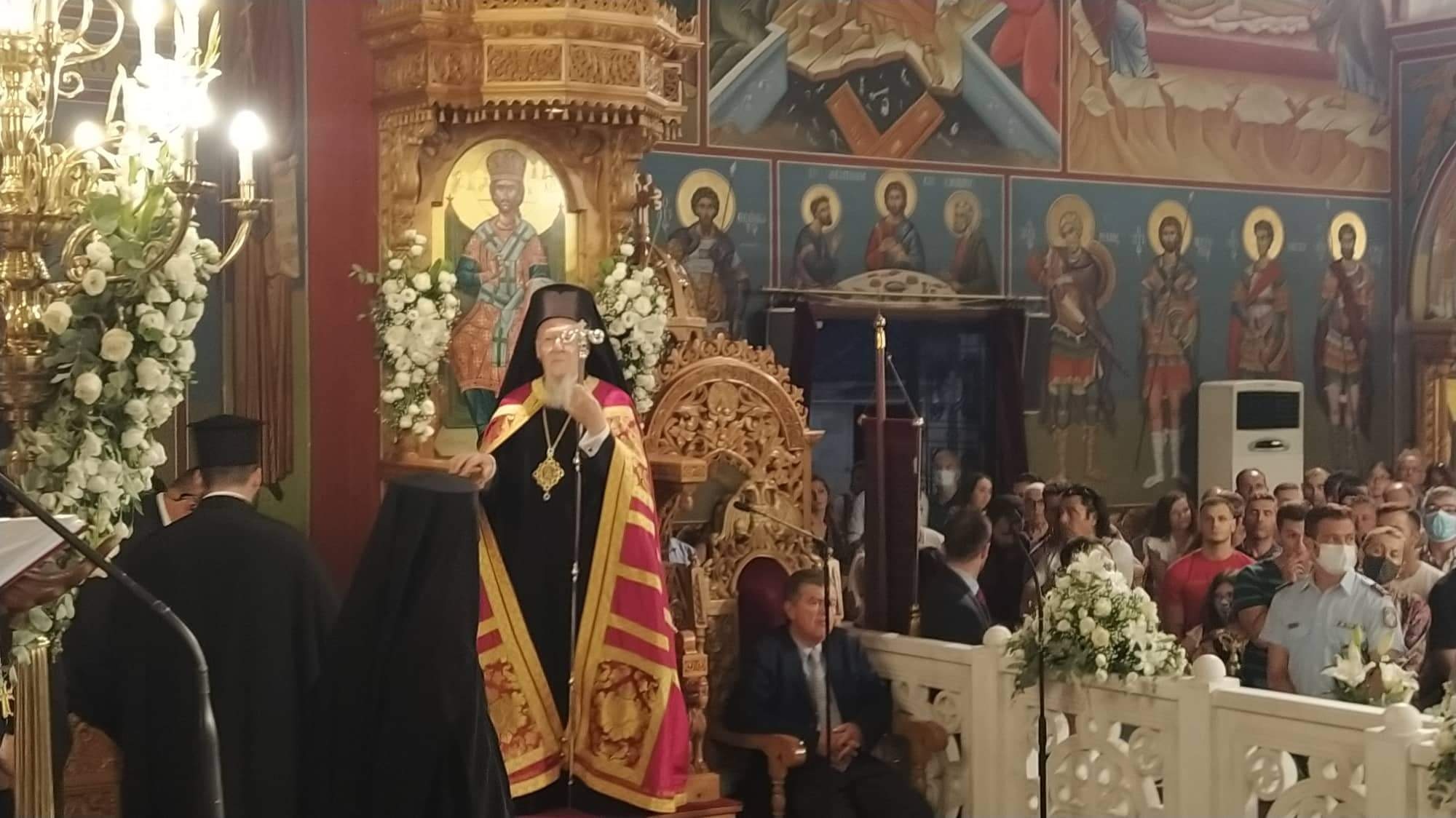 Αγιορείτες, κλήρος και λαός με επικεφαλής τον Πατριάρχη στην Κομοτηνή ...