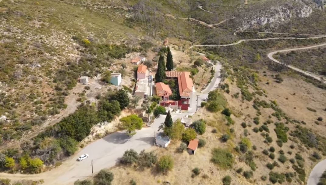 Η Ιερά Μονή Μακρυμάλλης Ψαχνών από ψηλά - Ένας Πολύτιμος πνευματικός ...