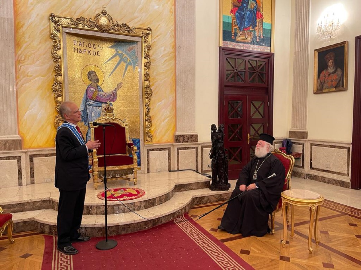 Περικόσμηση του απερχόμενου Πρέσβυ της Ελλάδος στην Αίγυπτο από τον ...