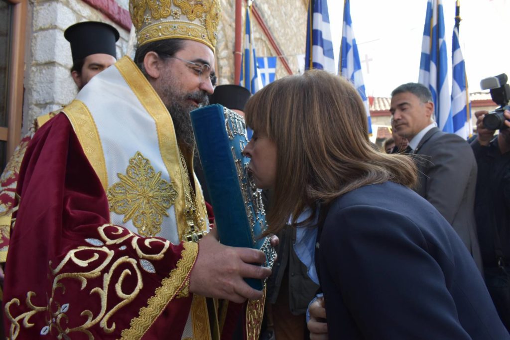 Μητρόπολη Καστορίας: “Η Πρόεδρος της Δημοκρατίας έκανε τον σταυρό της ...