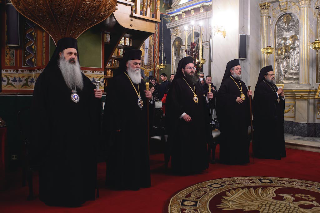 ΚΑΛΑΜΑΤΑ LIVE: Πολυαρχιερατικός Εσπερινός για την Πολιούχο της «Παναγία ...