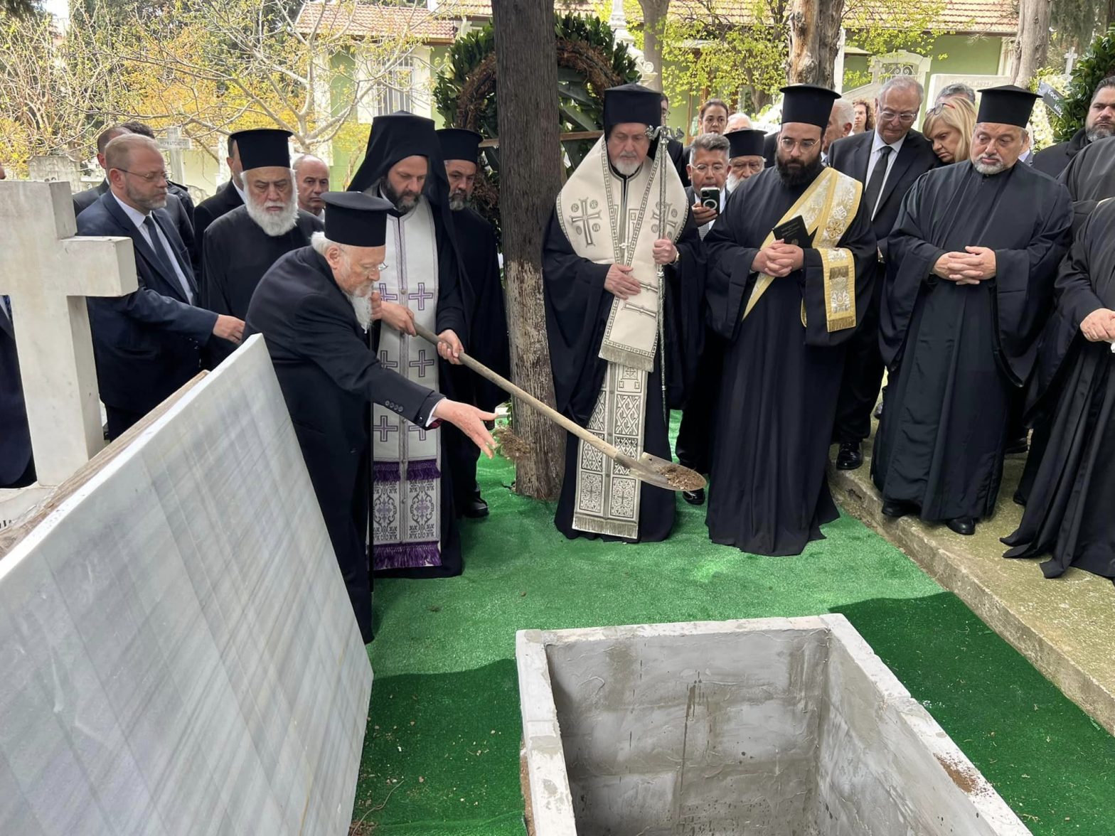 Ο Μητροπολίτης Ιωακείμ αναπαύεται στη γη της Χαλκηδόνος - ΒΗΜΑ ...
