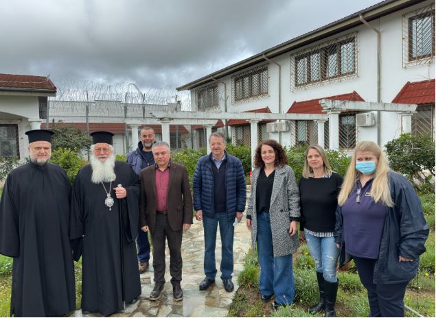 Επίσκεψη του Μητροπολίτη Θηβών στις γυναικείες φυλακές Ελεώνος και το ...