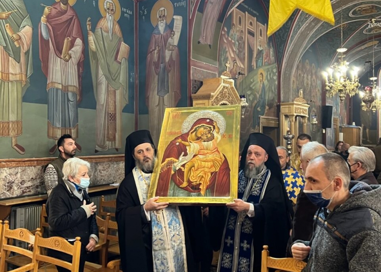 Συγκίνηση στη Λειτουργία στη Σέριφο για την Αρχιλοχία Βασιλική Πλεξίδα ...