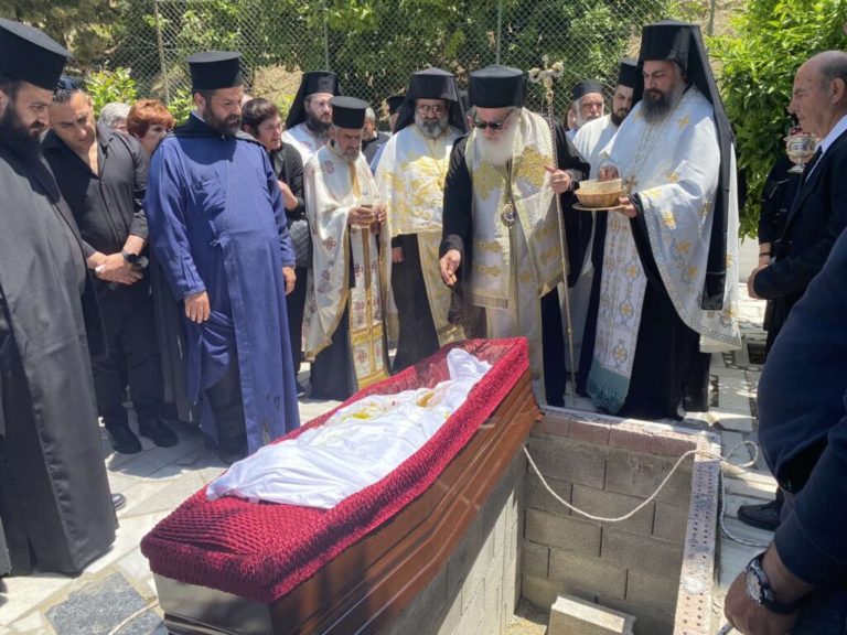 Εξόδιος Ακολουθία της μακαριστής Ηγουμένης Γερόντισσας Μαρίνας - ΒΗΜΑ ...