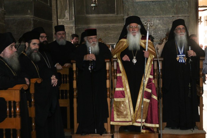 Ο Αρχιεπίσκοπος και ο Πρωτεπιστάτης του Αγίου Όρους στη Μονή Οσίου ...