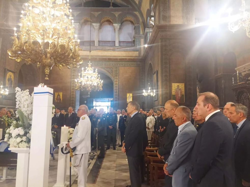 Στρατηγός Κωσταράκος: Το τελευταίο «αντίο» στον πρώην Αρχηγό ΓΕΕΘΑ ...