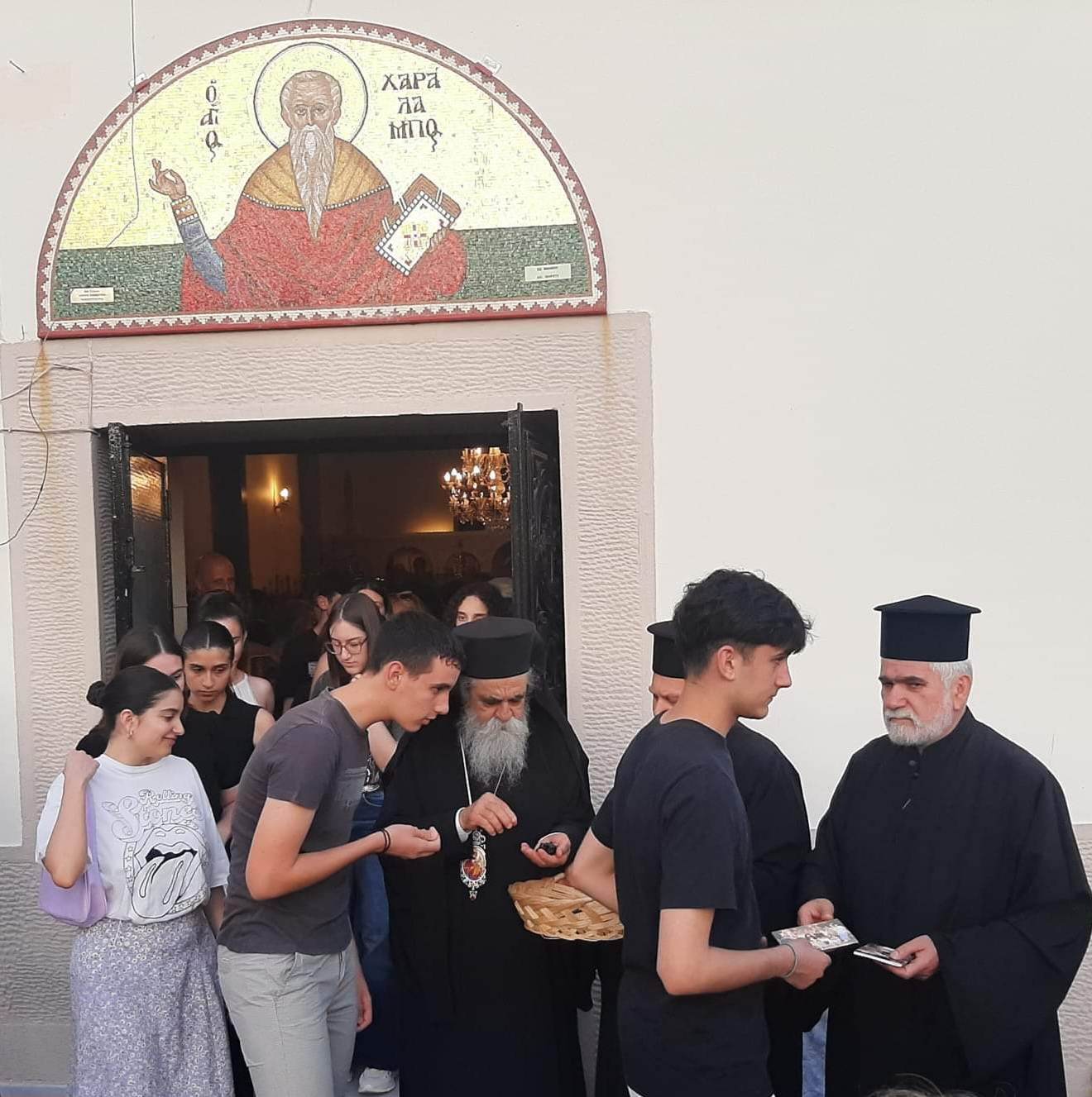 Ο Ηλείας Αθανάσιος δίπλα στους Υποψηφίους Σπουδαστές των Πανελλαδικών ...