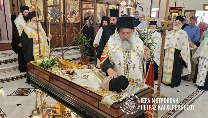 Η επικήδειος ομιλία του Μητροπολίτη Πέτρας για τον μακαριστό π. Γεώργιο ...
