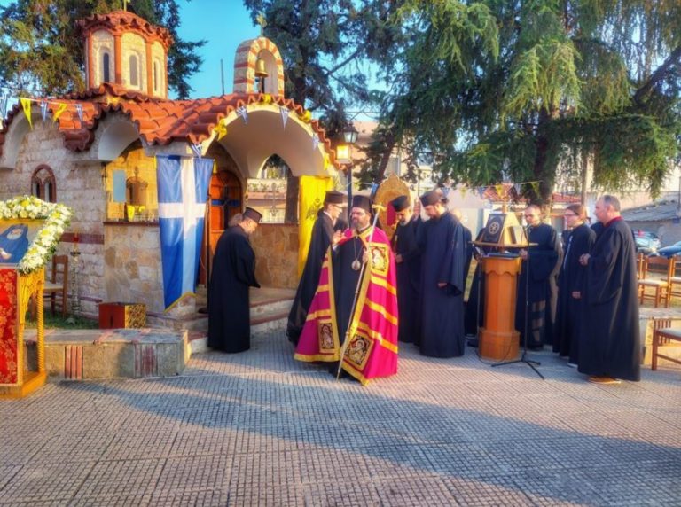 Κομοτηνή: Πλήθος πιστών στο πανηγυρίζον ιερό παρεκκλήσιο του Αγίου ...
