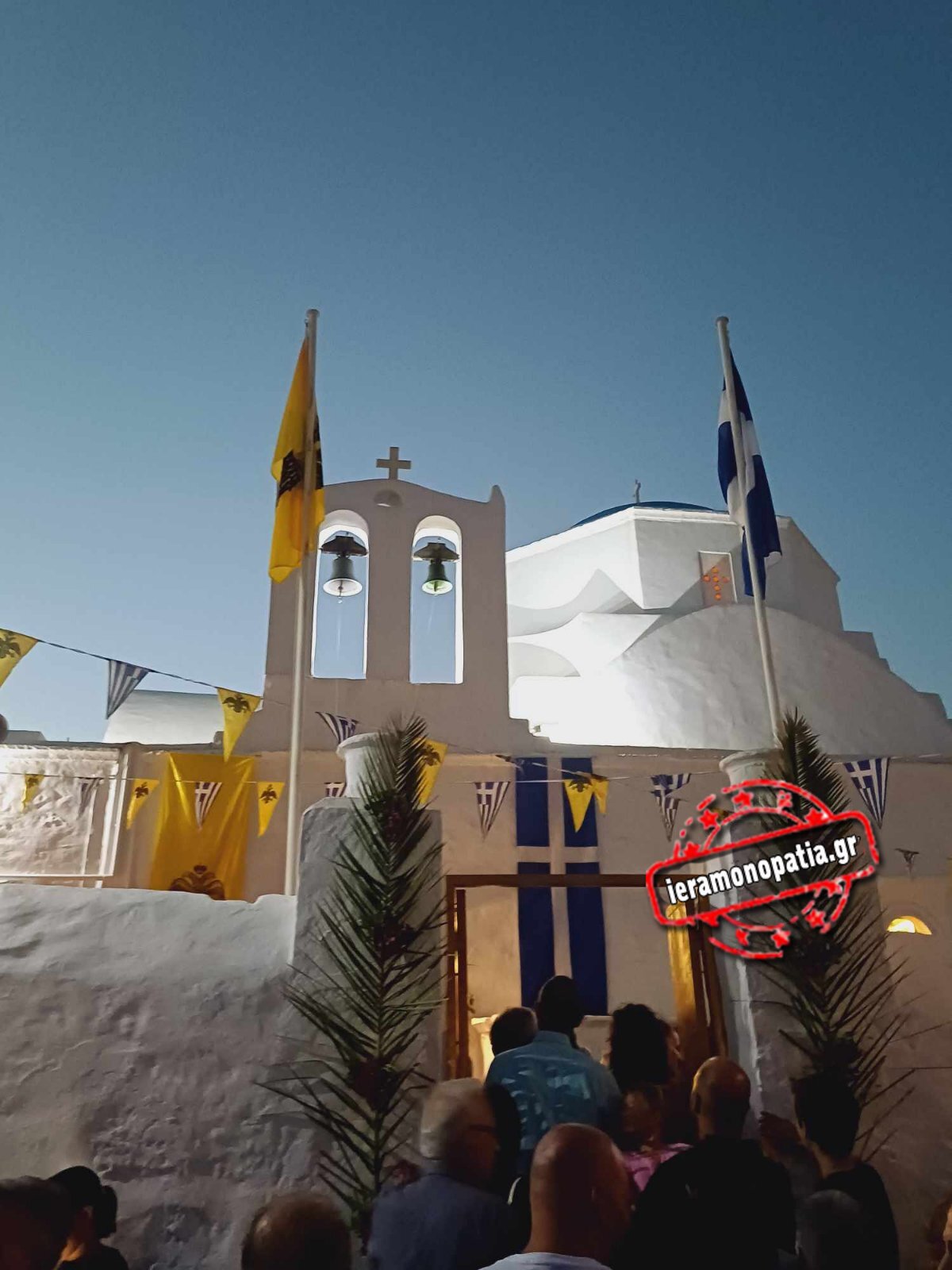 Τα Εγκώμια και η περιφορά του Επιταφίου της Παναγίας στην Κίμωλο - Βήμα ...