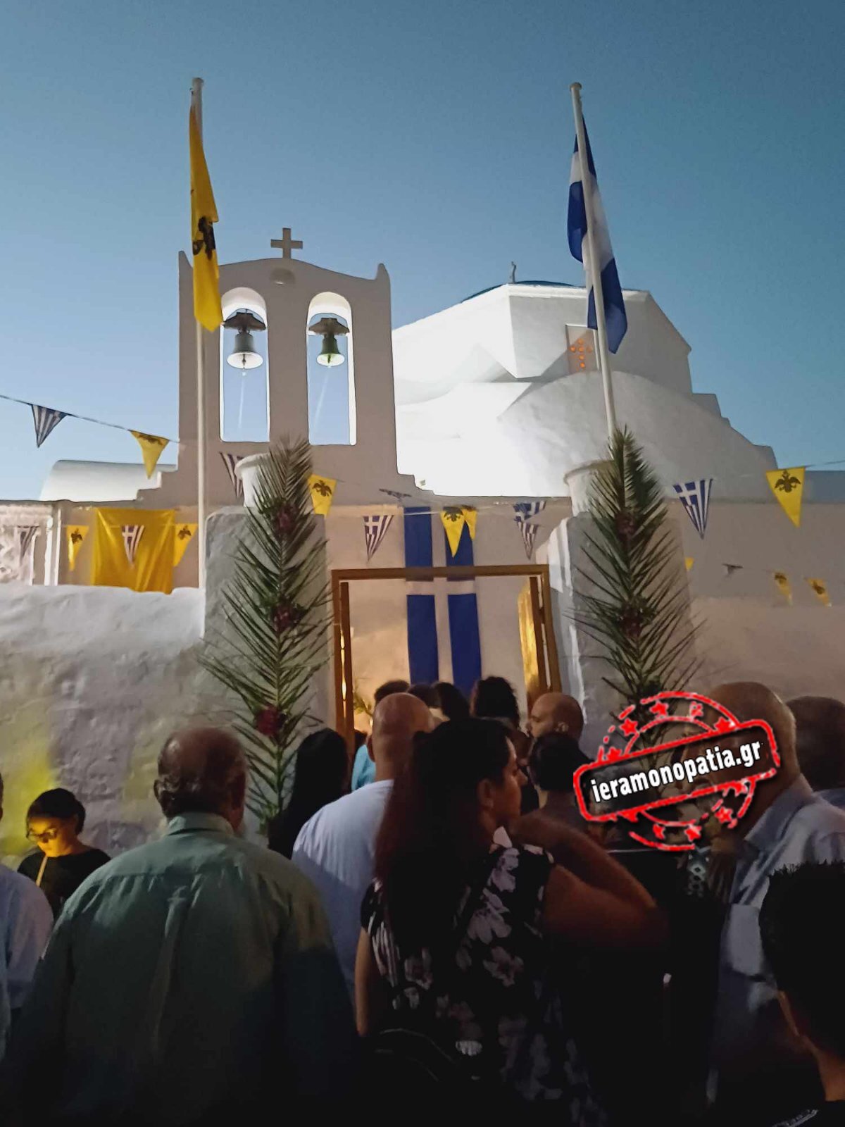 Τα Εγκώμια και η περιφορά του Επιταφίου της Παναγίας στην Κίμωλο - Βήμα ...