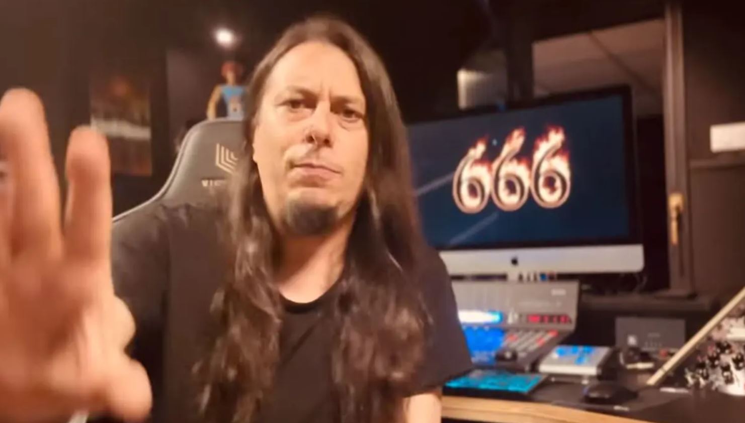 Bob Katsionis: «Mην βγάλετε τις νέες ταυτότητες γιατί περιέχουν μέσα το ...