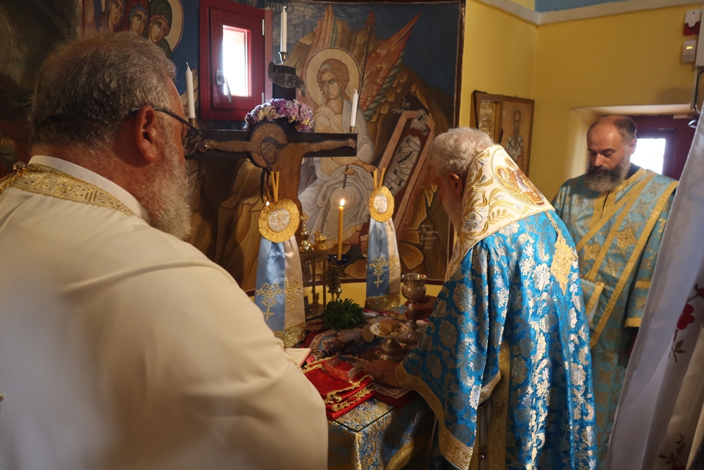 ΜΥΚΟΝΟΣ: Ο Σύρου Δωρόθεος στην Ιερά Μονή Παλαιοκάστρου της Άνω Μεράς ...