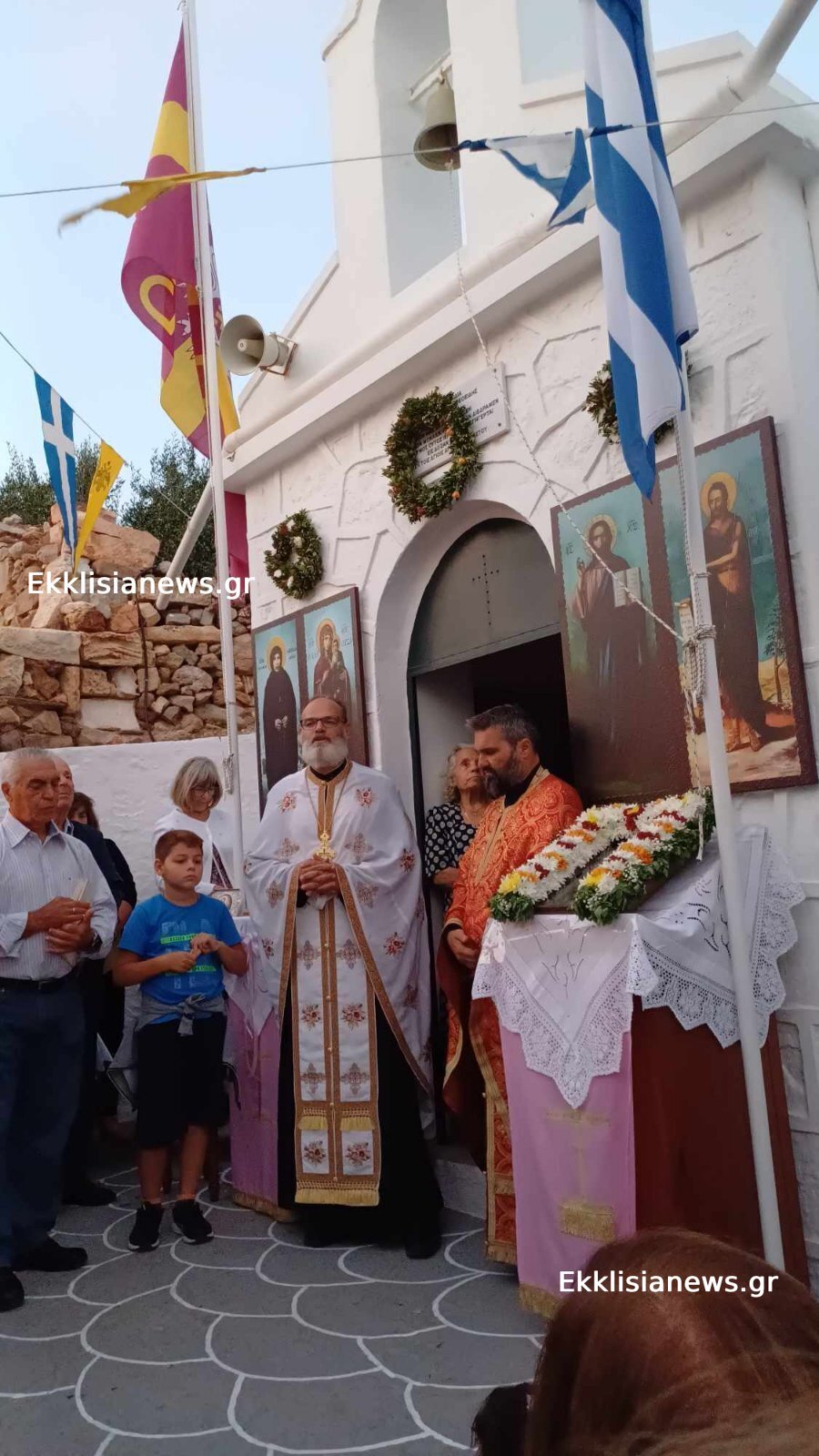 Κίμωλος: Παράκληση στο ιστορικό Εκκλησάκι της Οσίας Μεθοδίας - Τα ...