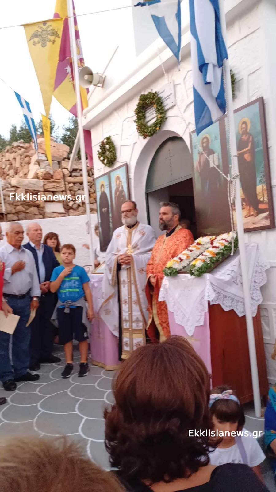 Κίμωλος: Παράκληση στο ιστορικό Εκκλησάκι της Οσίας Μεθοδίας - Τα ...