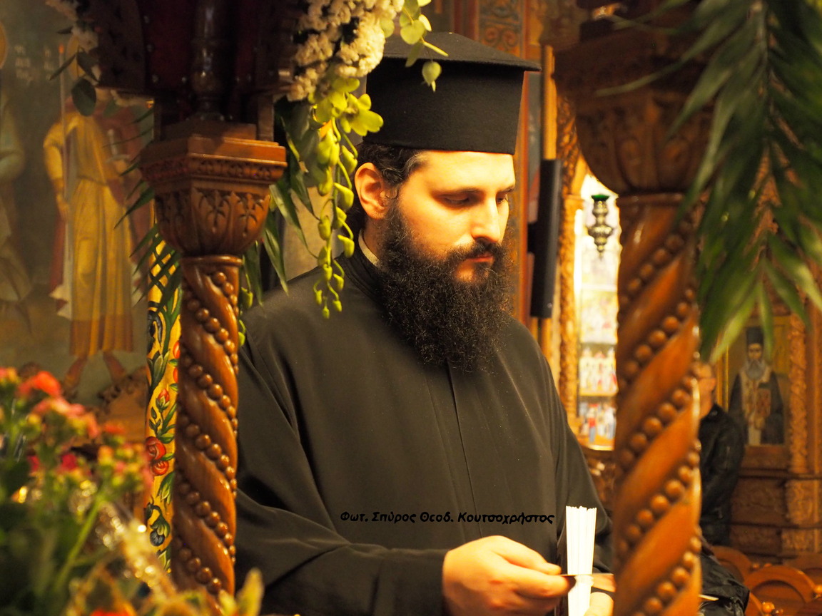 Ο π. Ευάγγελος Παπανικολάου σε Ιερά Αγρυπνία ενώπιον της Τιμίας Κάρας ...