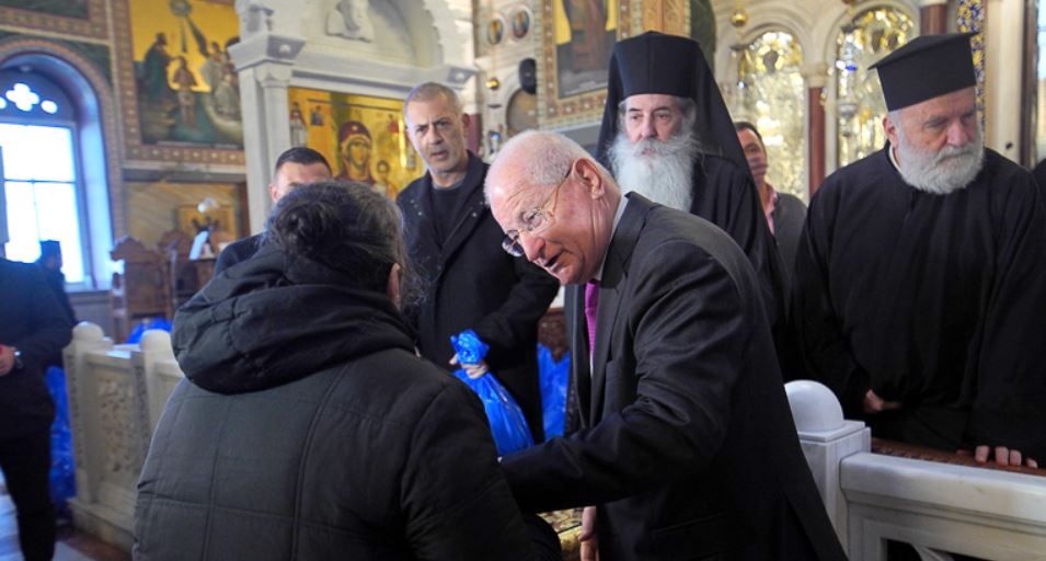 Πειραιάς: Χιλιάδες Δέματα Αγάπης από την Μητρόπολη σε άπορες ...