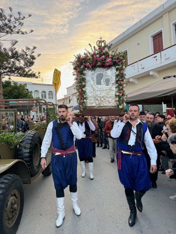 Η Εικόνα της Παναγίας Μυρτιδιωτίσσης για πρώτη φορά εξήλθε από τα ...