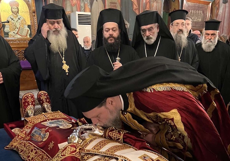 ΝΕΑ ΙΩΝΙΑ: Μετακομιδή του Ιερού Σκηνώματος του Αγίου Ελευθερίου - Βήμα ...