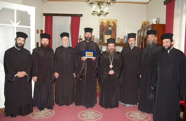 Κληρικοί της Χίου: Εκφράζουμε την αντίθεσή μας στην παραποίηση και στο ...