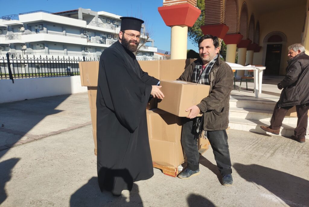 Κομοτηνή: Διανομή δεμάτων - τροφίμων σε συνεργασία της Μητροπόλεως με ...